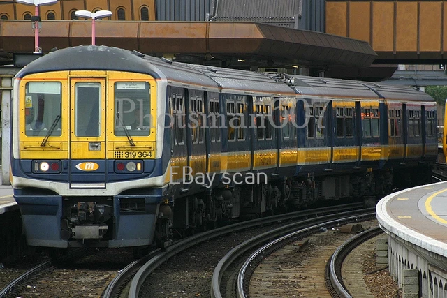 CLASS 319 319364, 4 car EMU, in Thameslink at London Bridge £0.75 ...