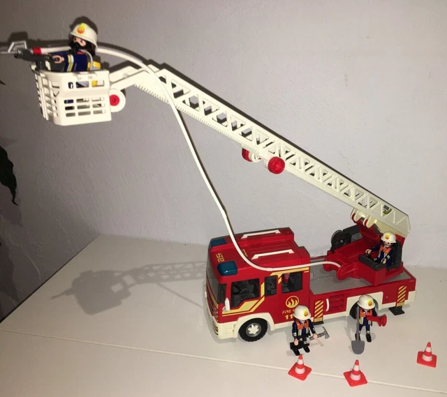 PLAYMOBIL POMPIERS - Camion Grande échelle et 4 pompiers EUR 18,90 ...