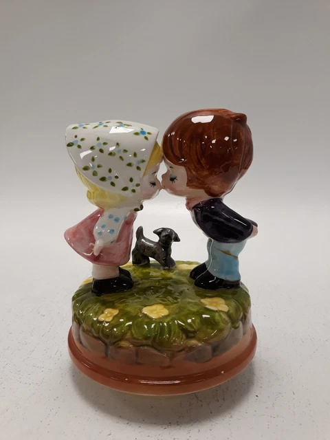 VINTAGE SANKYO MUSIC Box Love Story Rotating Figure "Boy & Girl Kissing ...