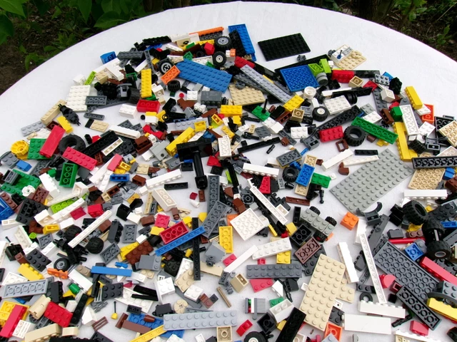 LEGO LOT VRAC 1KG 600 divers briques gris blanc beige sable jaune rouge ...