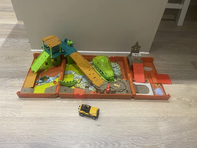 MATCHBOX CROC ESCAPE Pop Up Adventure Set Crocodile Folds Up £10.99 ...