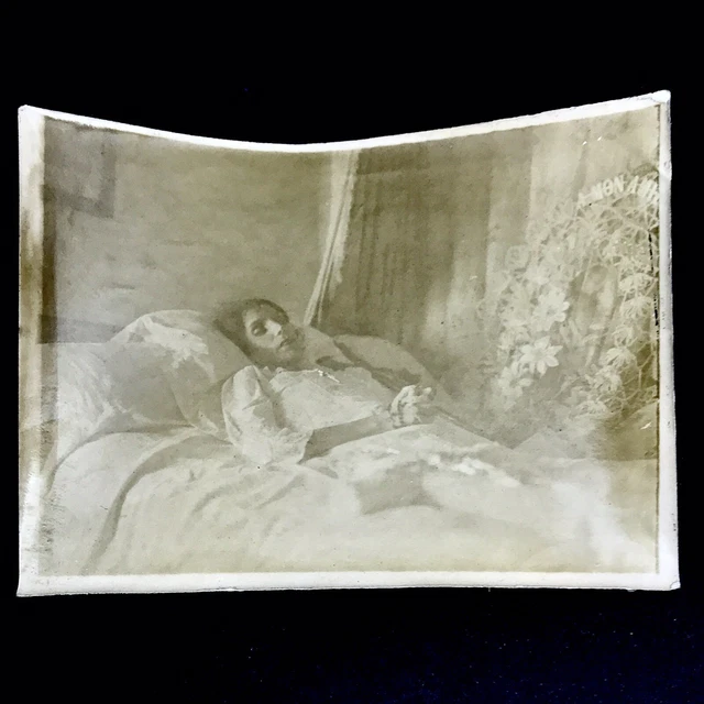 PHOTO ANCIENNE FEMME Lit de mort Post Mortem Postmortem Portrait Papier Albuminé EUR 19,99 ...
