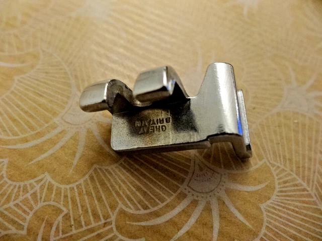 PIED POSE BOUTON SIMANCO 189648 pour MACHINES A COUDRE SINGER 306, 319 ...