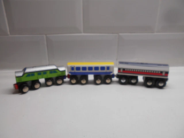 WOODEN THOMAS THE tank engine train set three express coaches £12.99 ...