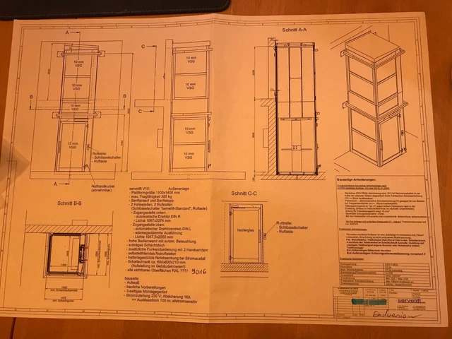 AUFZUG ROLLSTUHL LIFT. Behindertenlift Servelift V10 Senkrechtlift ...
