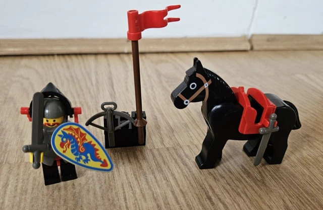 LEGO SET 6009 Cavaliere Nero CASTELLO Cavallo e Minifigure con Armi ...