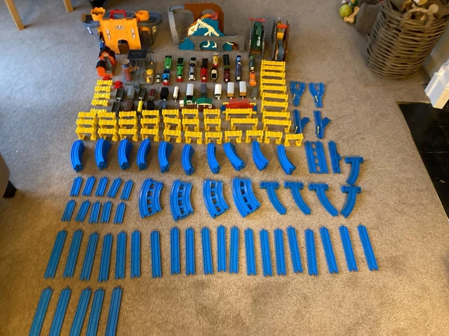 TOMY VINTAGE TRACKMASTER Thomas the Tank Engine trains/blue track large ...