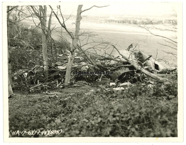 ORIG. FOTO USAAF Flugzeug Bomber Wrack bei Flugplatz WATTON Norfolk ...