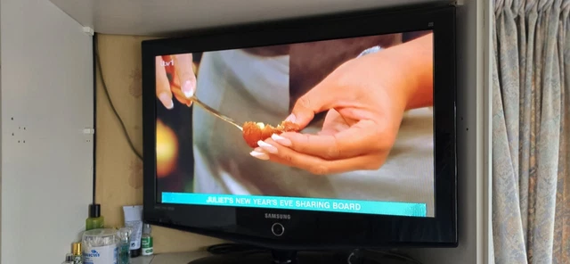 SAMSUNG 32 INCH tv 32" screen stand LE32R73BD london Harrow bedroom TV ...