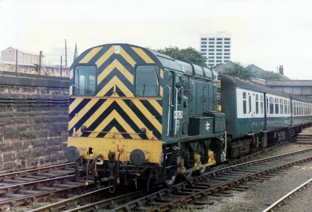 RAILWAY PHOTO - Class 08 08762 Dundee Shunting the stock £2.00 ...