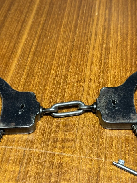 VINTAGE SMITH & Wesson Mfg. Mfg. By Peerless Handcuff Co. Pat Feb 20 ...