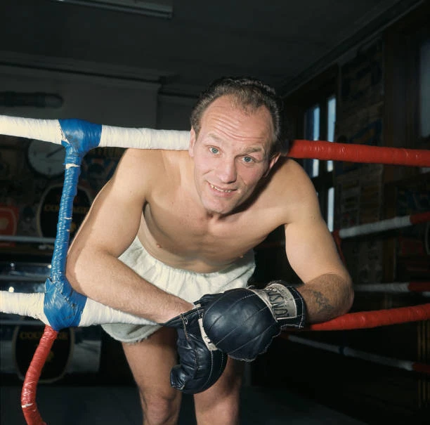 BRITISH BOXER HENRY Cooper in training at the Thomas a Becket p - 1966 ...