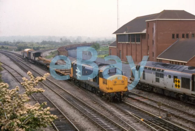 35MM RAILWAY SLIDE of Class 37 37264 @ Westbury - Copyright to Buyer £2 ... 35MM RAILWAY SLIDE of Class 37 37264 @ Westbury - Copyright to Buyer £2 ...