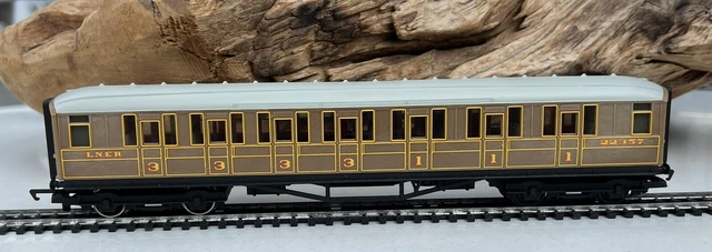 HORNBY - OO Gauge - LNER Composite Coach - 22357 - Unboxed. £8.99 ...