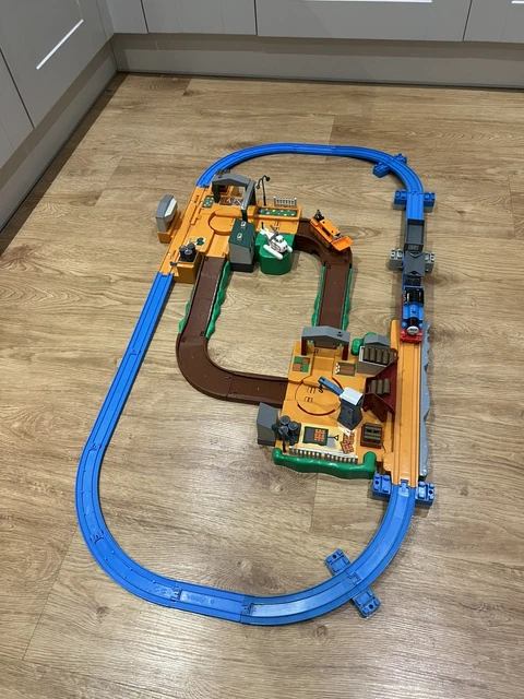 TOMY TRACKMASTER THOMAS And Terence Deluxe Action Set Working And ...