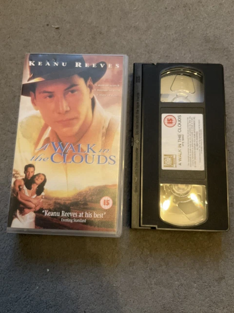 VHS A WALK In The Clouds Movie. VHS Videos £1.50 - PicClick UK