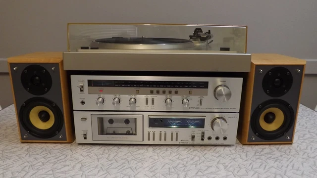 VINTAGE PIONEER BOOKSHELF stereo system with tape deck, turntable and ...