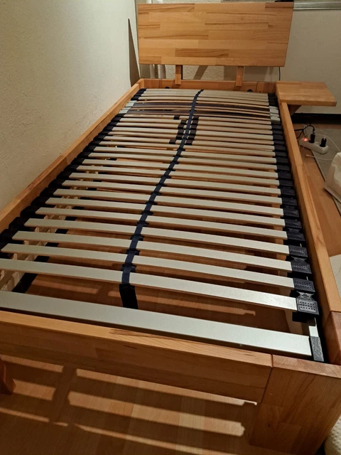 SCHÖNES MÖBELUM BETT (90x200) inklusive Matratze zu verkaufen EUR 350 ...