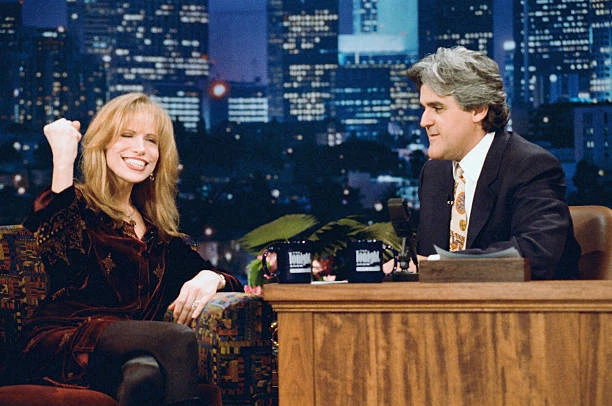 MUSICAL GUEST CARLY Simon On Leno 1995 Old Television Photo EUR 6,26 ...