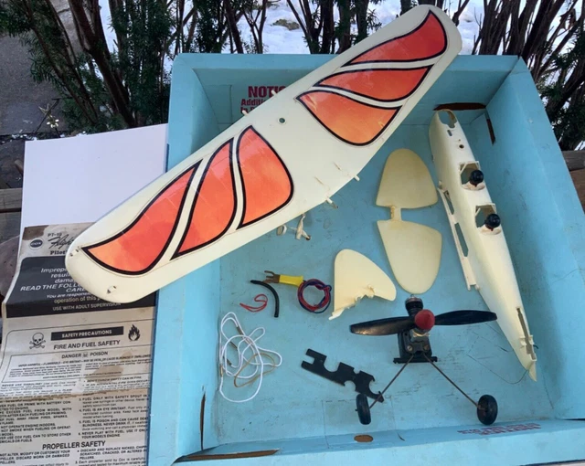 VINTAGE COX WHITE PT-19 Flight Trainer Control Line airplane Flower ...