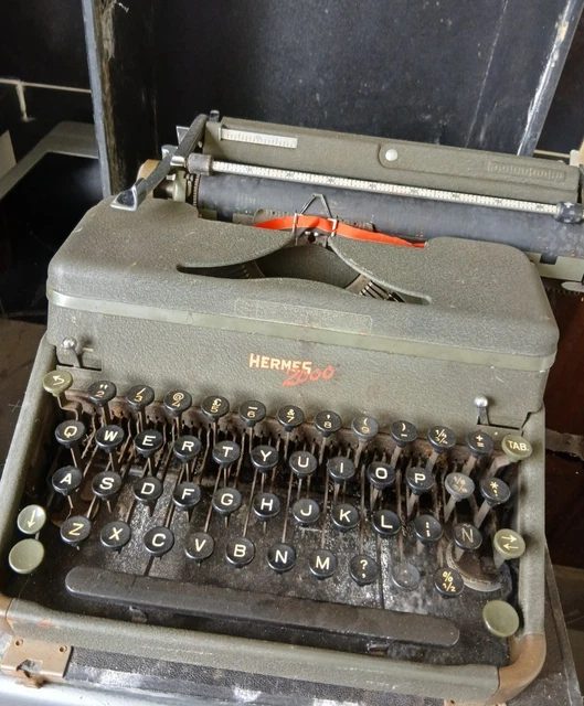 VINTAGE HERMES 2000 Typewriter With Case. Needs CleanIng & New RIBBON ...