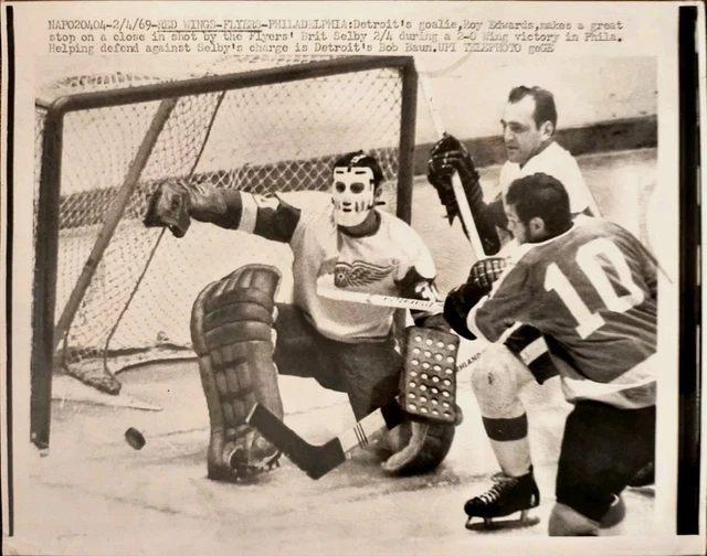 1969 NHL HOCKEY Photo Roy Edwards Goalie Bobby Baun Brit Selby Mask Ahl ...
