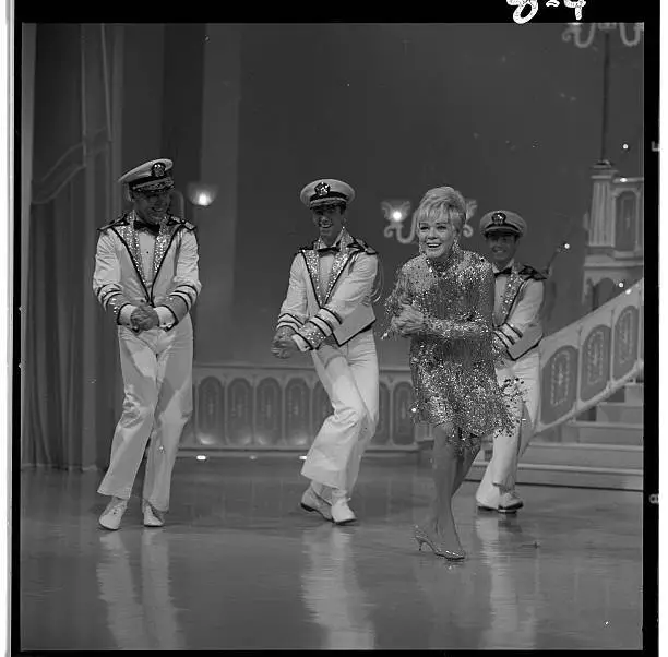 Alice Faye With Dancers The Hollywood Palace 1967 Old Tv Photo 10 Eur 653 Picclick Fr