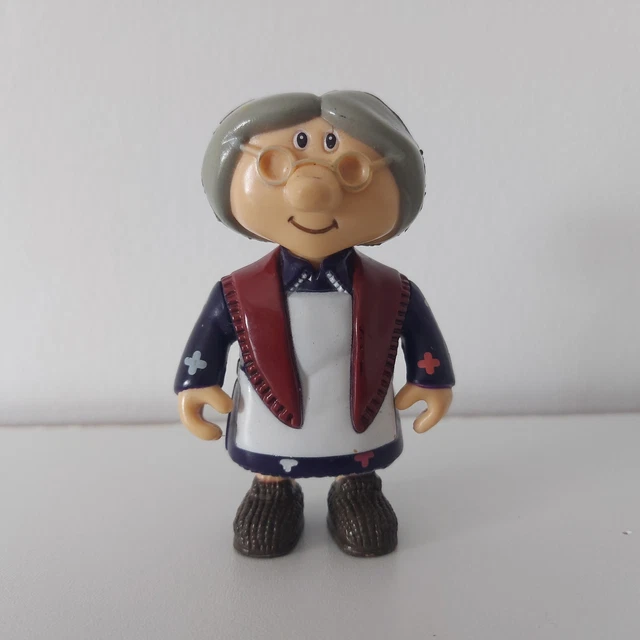 POSTMAN PAT MRS Goggins the Post Mistress Poseable Figure - 9 cms Tall ...