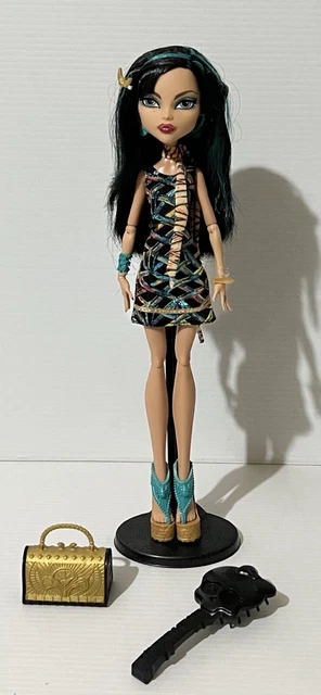 MONSTER HIGH SCARIS City Of Frights Cleo de Nile Doll & Accessories. £ ...