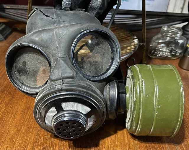 VINTAGE CANADIAN C3 Gas Mask Collector Military C4 M45 British ...