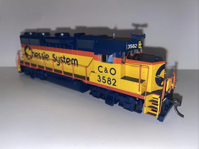 WALTHERS PROTO HO Scale Chessie C&O #3582 GP35 DC $135.00 - PicClick