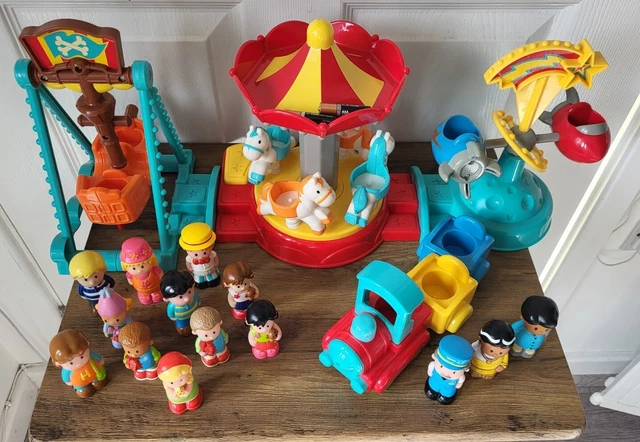 ELC HAPPYLAND FUN Fair Ground Play Set Inc Carousel, 15 Figures ...