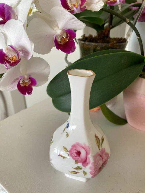 ROYAL WORCESTER - Marissa - Small Speciman Vase - 12 High X 7Cms Wide ...