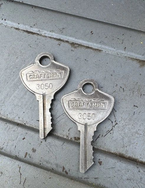 (2) SEARS CRAFTSMAN OEM TOOLBOX key Tool Chest 3050 #3050 Crown Logo £ ...