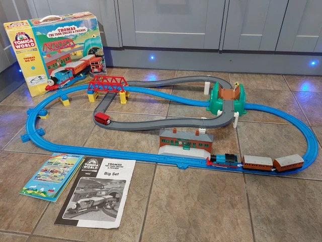 TOMY TOMICA WORLD Thomas The Tank Engine And Friends Starter Train Set ...
