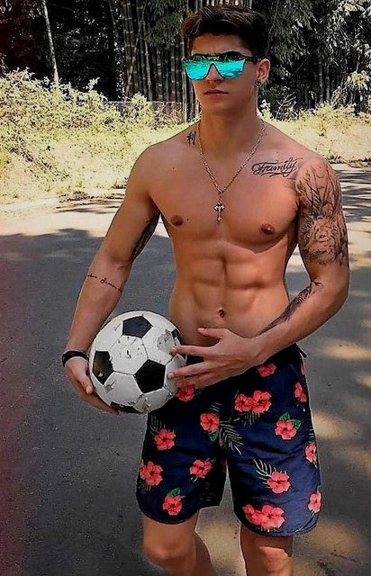 SHIRTLESS MALE MUSCULAR Physique Athletic Soccer Jock Beefcake PHOTO ...