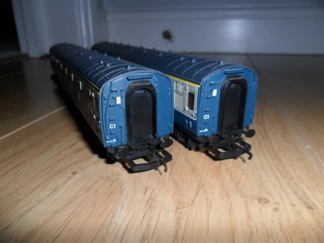 PAIR OF BR W16201 Coaches for Hornby OO Gauge Model Railway Train Sets ...