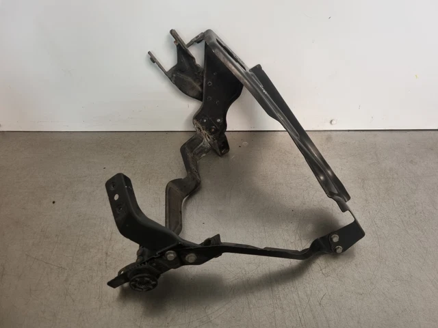 MERCEDES CI8O W204 Headlight Support Bracket Passenger Side A2046200191 ...