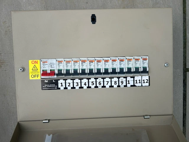 MERLIN GERIN DISTRIBUTION Board Box Fuse Consumer Unit 12 Way Metal £69 ...