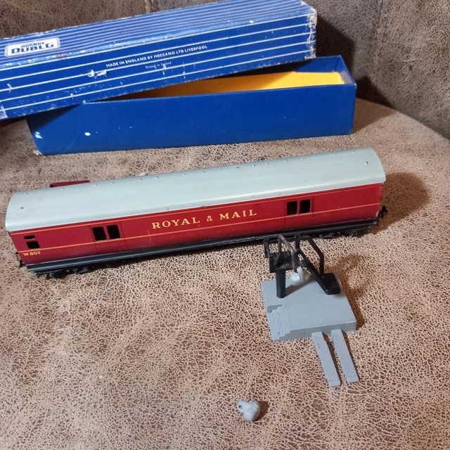 HORNBY DUBLO 32098 W807 T.P.O. Royal Mail Van. Mailsack Gantry & Sacks ...