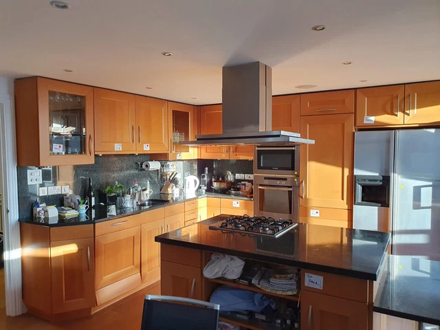 COMPLETE SHAKER STYLE Kitchen Units, Hob, Extractor Fan & Granite ...