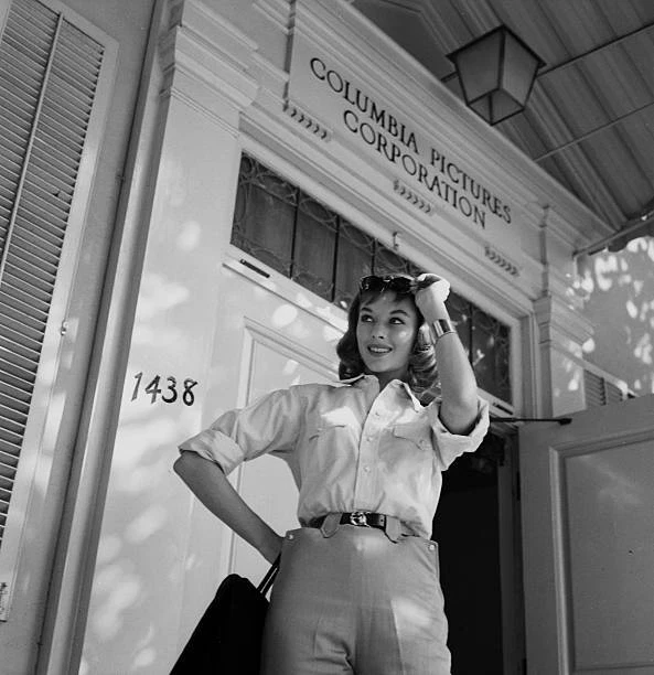 MODEL VIKKI DOUGAN Poses In Los Angeles California 11 Old Movie Photo ...