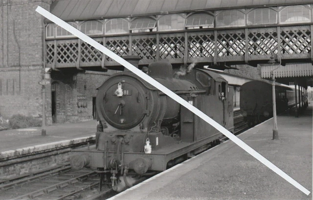 A VIEW OF 69681 at palace gates station in 1960s (north london) £1.50 ...
