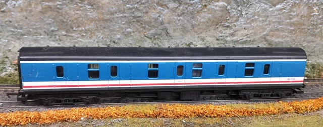 LIMA L305389 BR Mk1 Gangwayed Full Brake 92236 in Network South East ...