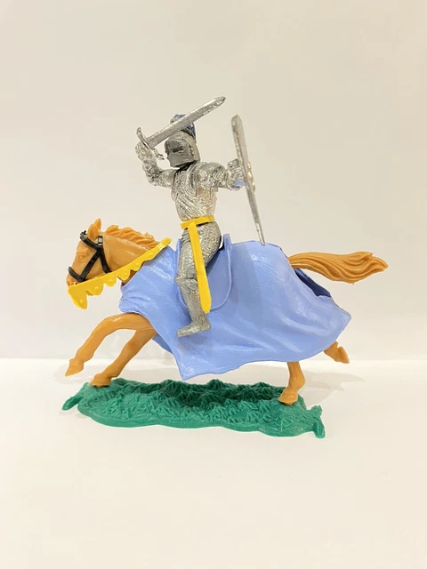 VINTAGE TIMPO TOYS plastic Medieval Knight Mounted Figure (179) Made In ...