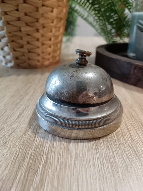 ANCIENNE SONNETTE DE comptoir à rotation, légèrement tordue au sommet ...