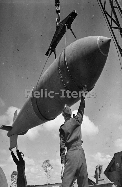 WW2 PICTURE PHOTO Soldiers Hoisting a Tallboy bomb RAF Woodhall Spa UK ...
