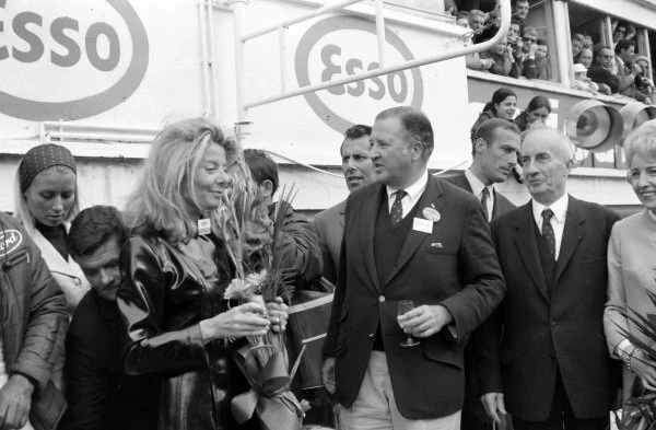 HENRY FORD II and his wife Maria on the podium Le Mans 1967 Motor Old ...