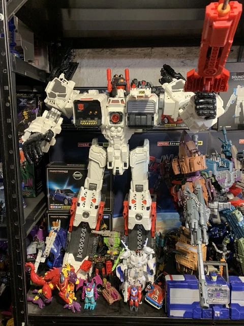 HASBRO TRANSFORMERS GENERATIONS Titan Class Metroplex *READ DESCRIPTION ...