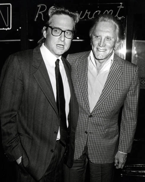 MICHAEL DOUGLAS & Kirk Douglas at Comedian Jackie Mason Open - 1990 Old ...